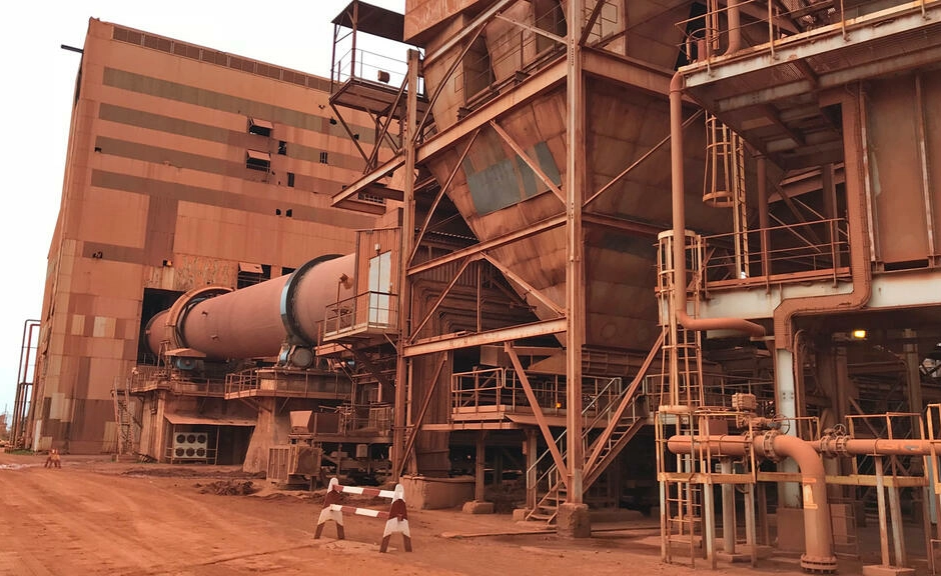 Mamadi Doumbouya veut que la beauxite soit transformée en Guinée ...